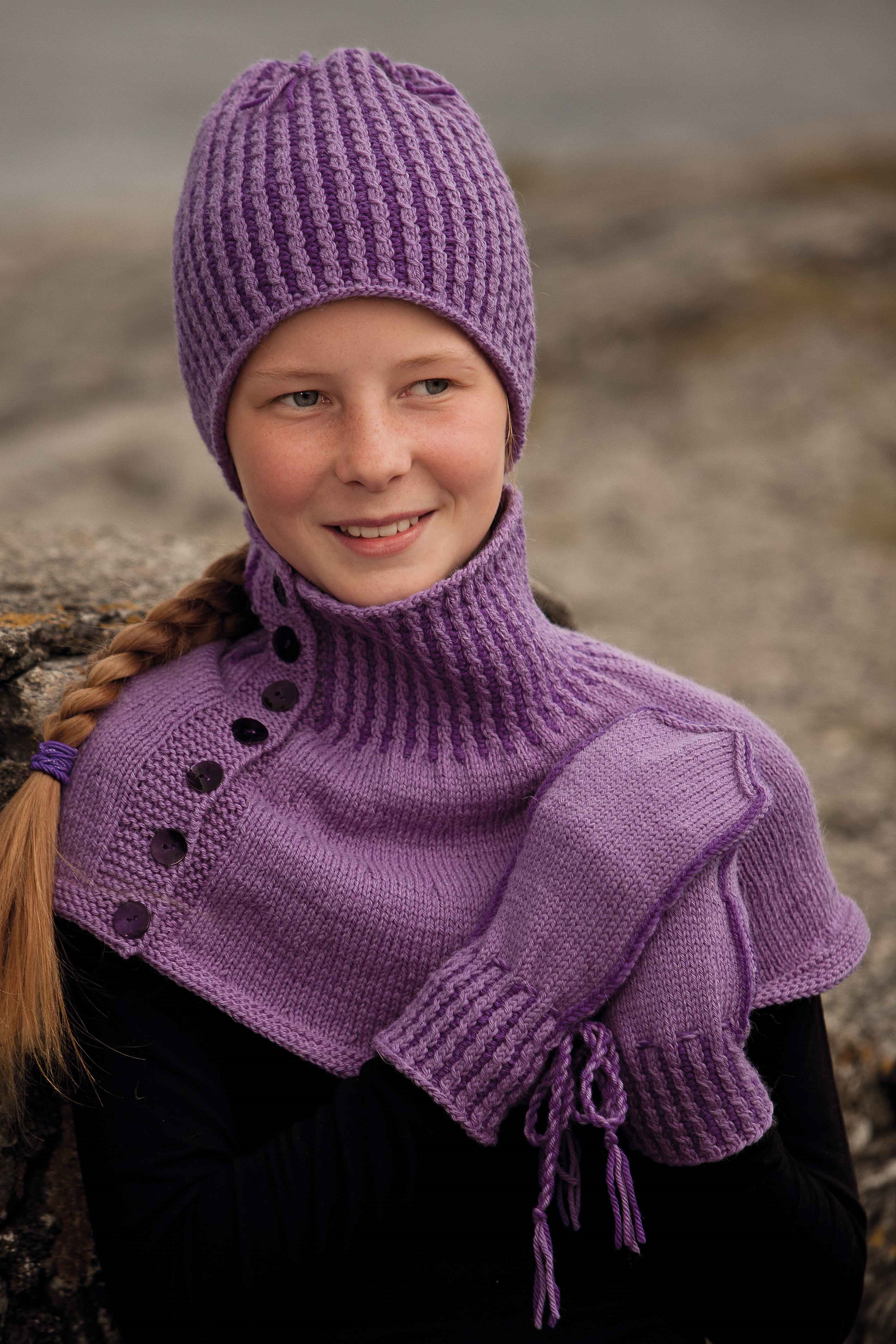 1107-10 Lue, votter og hals - Viking Garn