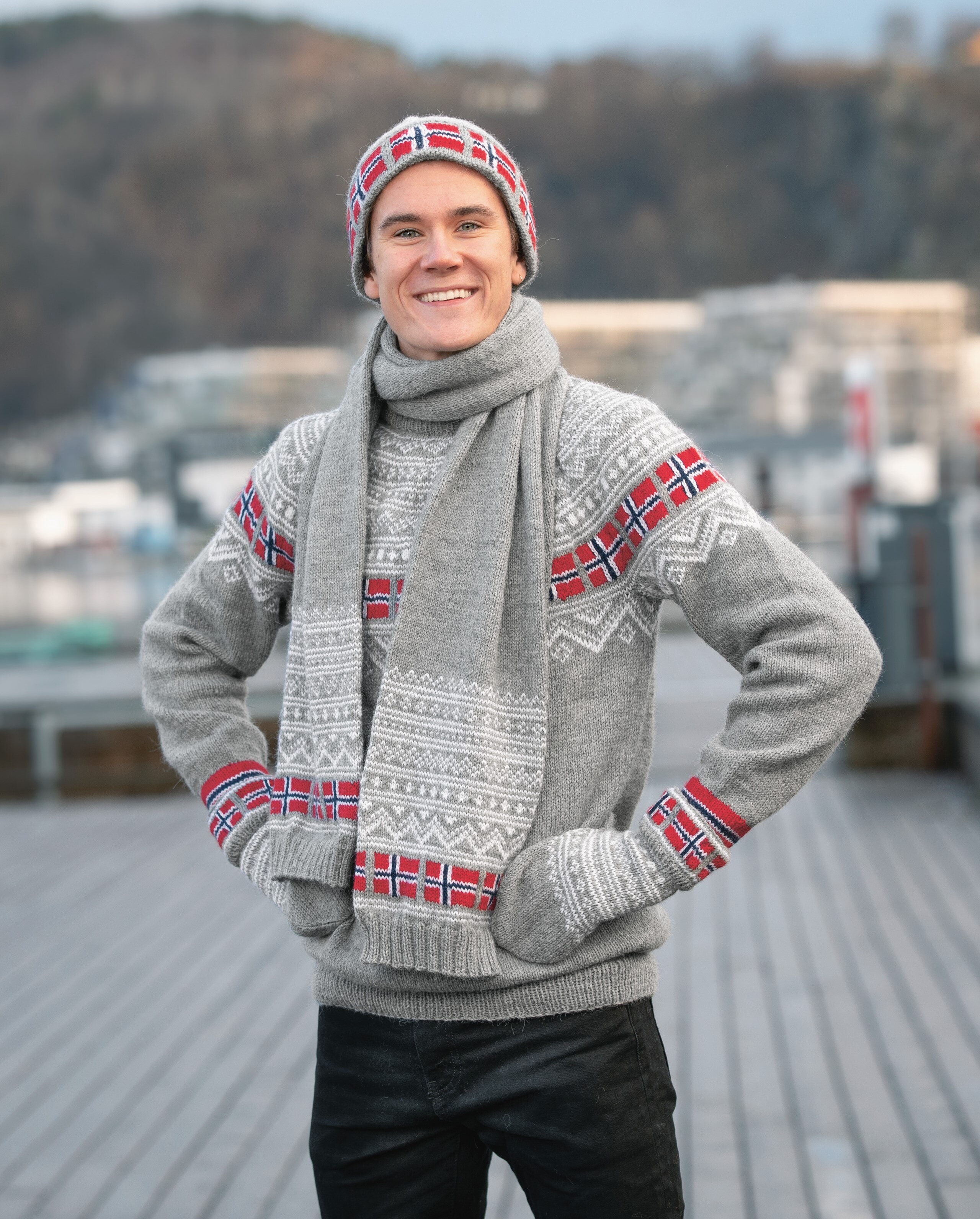 2003-3a heia norge votter (lys grå) - Viking Garn